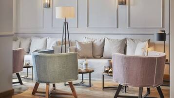 2 bares/lounges