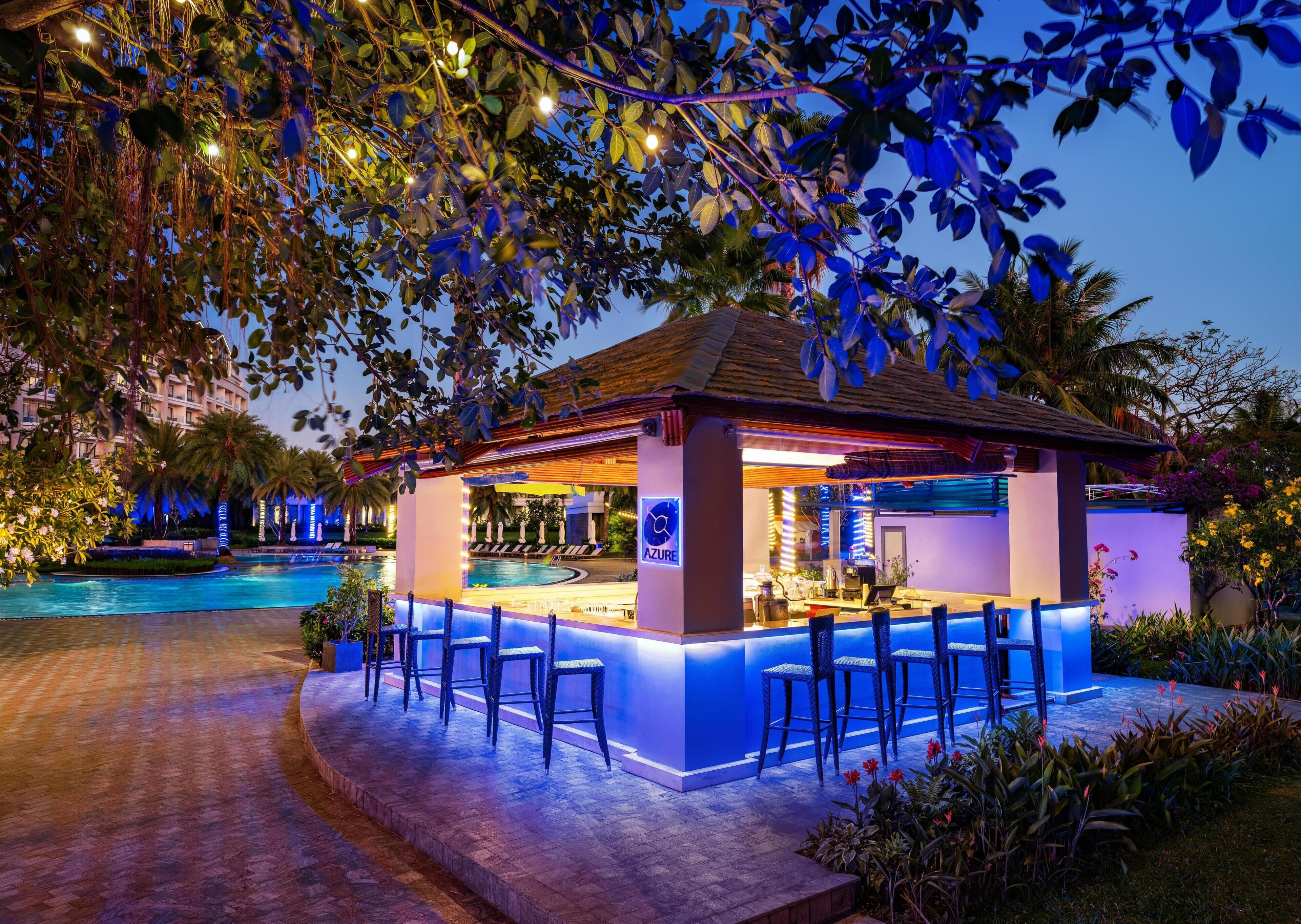 2 bares/lounges, bar ao lado da piscina, bar na praia