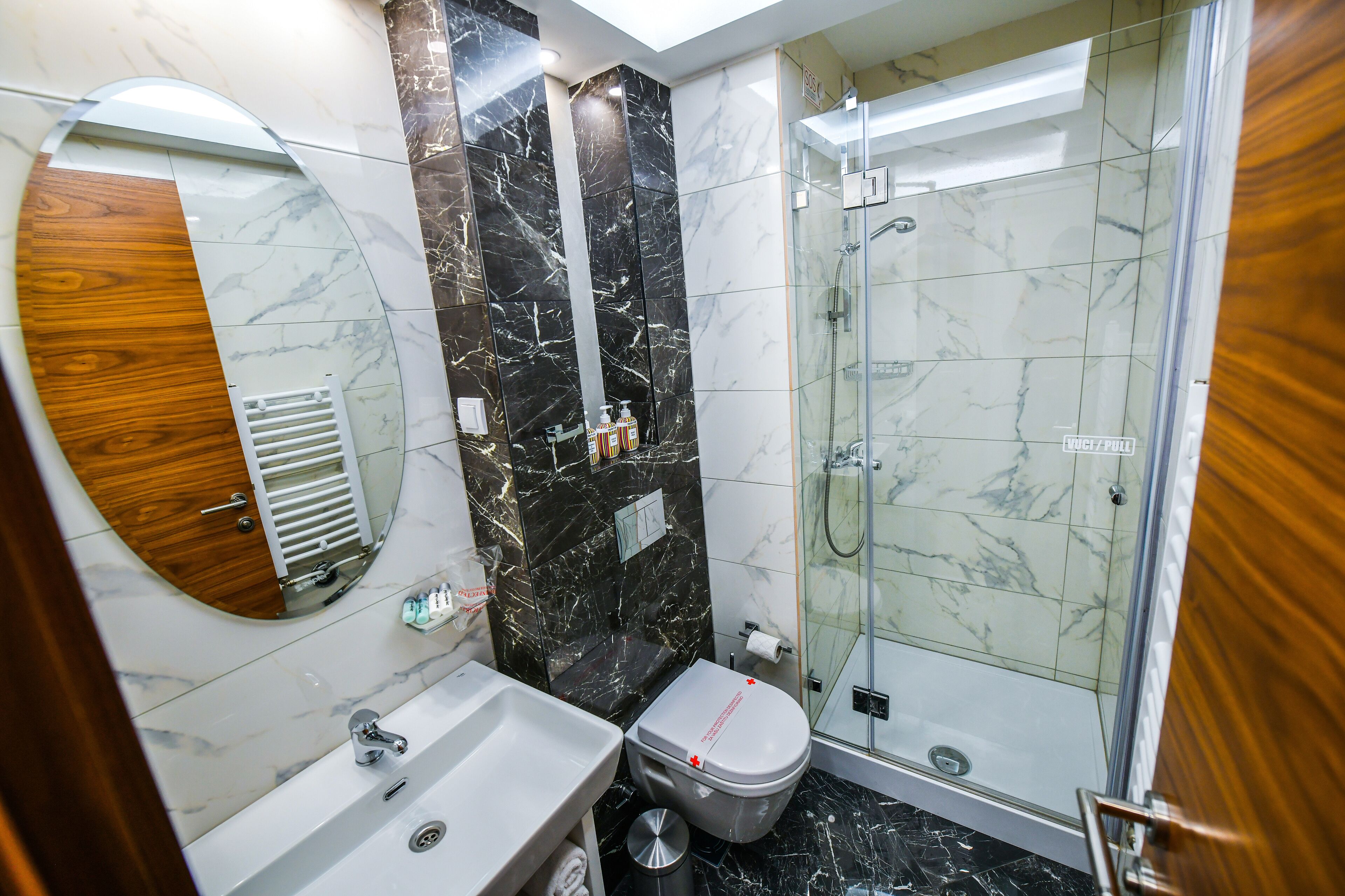 Minibar, secretária, quartos insonorizados, roupa de cama fornecida 