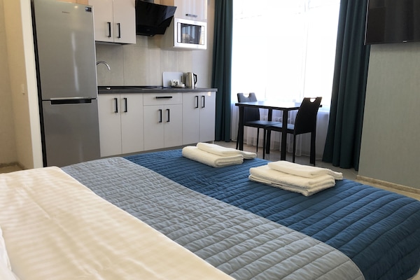 Estúdio luxo, 1 cama Queen | Cozinha privada | Geladeira grande, micro-ondas, cooktop, cafeteira/chaleira