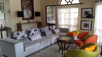 4-Bedroom Villa | Sala de estar