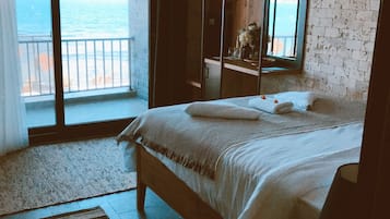 Quarto superior, 1 cama Queen, sacada, vista para o mar | Lençóis italianos Frette, roupas de cama premium, edredons de pluma