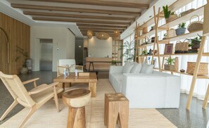 Fachada da propriedade à noite