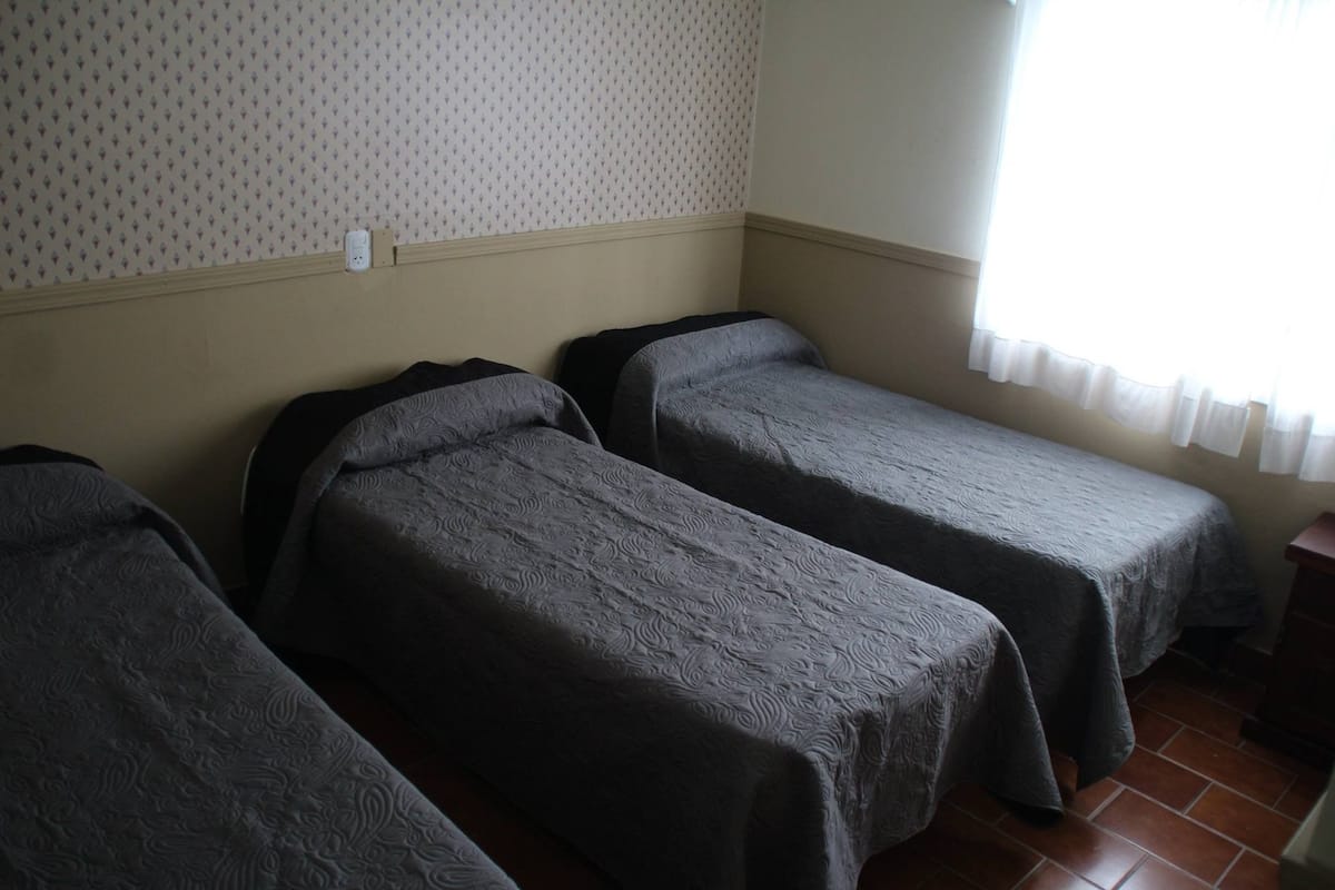 Quarto Triplo Standard, 3 camas individuais, não fumadores | Wi-fi grátis, roupa de cama fornecida