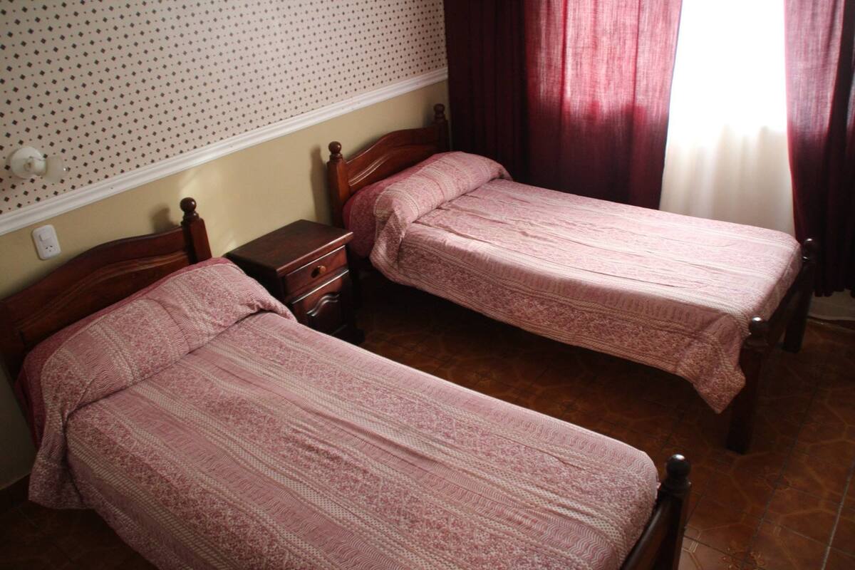Quarto Twin Standard, 2 camas individuais, não fumadores | Wi-fi grátis, roupa de cama fornecida