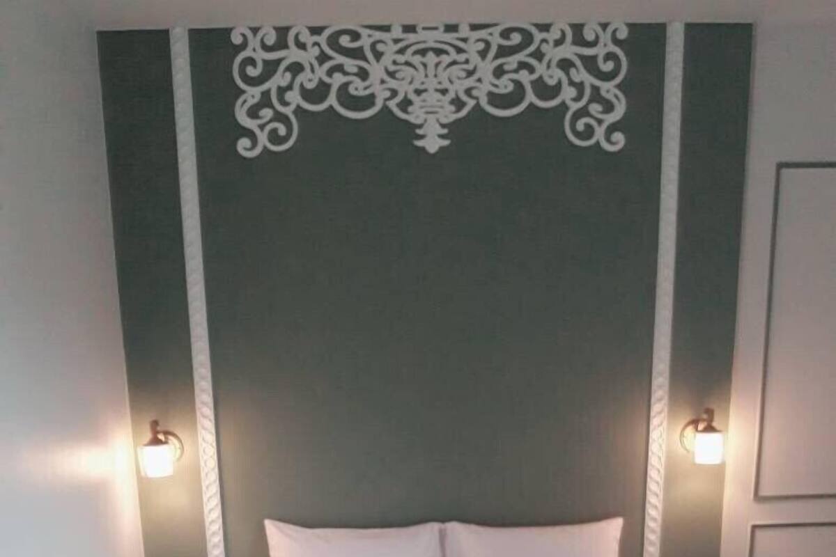 Quarto Superior, 1 cama king-size, não fumadores, casa de banho privativa | Cortinas/cortinados opacos, ferro/tábua de engomar, Wi-fi grátis 