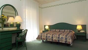 Quarto casal ou duplo | Frigobar, cofres nos quartos, escrivaninha, berços grátis