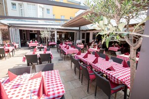 Pequenos-almoços, almoços, jantares servidos, cozinha italiana 