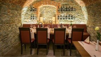 Pequenos-almoços, almoços, jantares servidos, cozinha italiana 