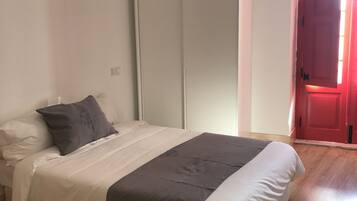 Quarto Duplo Deluxe, Vista para a cidade | Cofre no quarto, quartos insonorizados, Wi-fi grátis