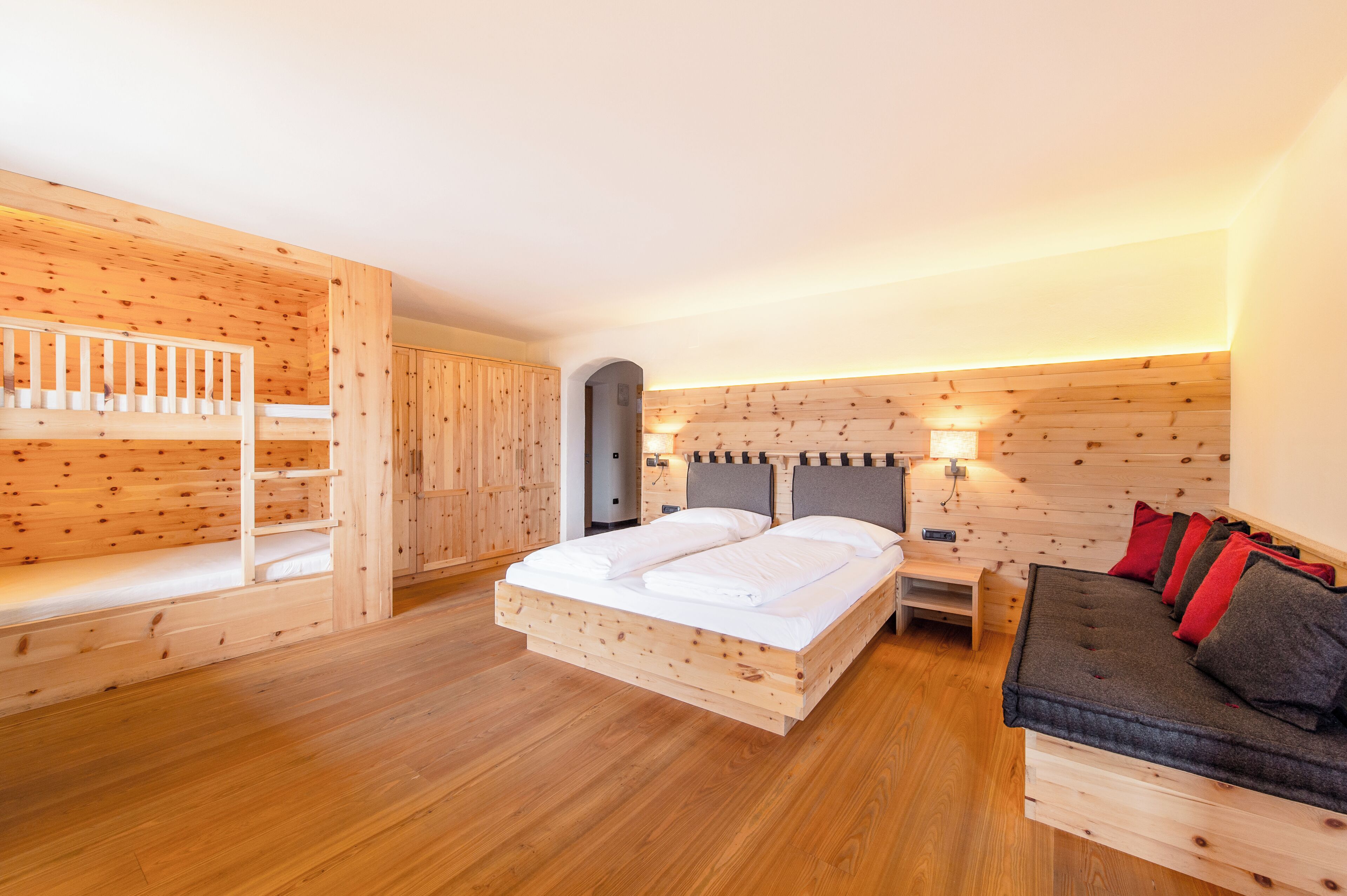 1 quarto, cofre no quarto, secretária, cortinas/cortinados opacos 