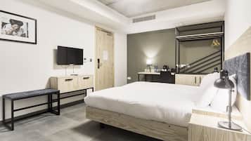 Quarto Duplo ou Twin Superior, varanda | Minibar, cofre com capacidade para portátil, secretária