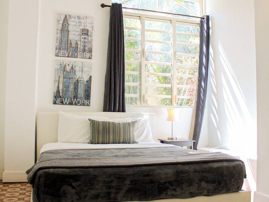 Apartamento, 4 quartos | 4 quartos, edredões de penas, ferro/tábua de engomar