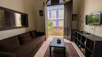 Apartamento, 1 quarto | Sala de estar | TV de ecrã plano