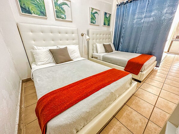 Estúdio, várias camas | Cortinas blackout, ferros/tábuas de passar roupa, Wi-Fi de cortesia