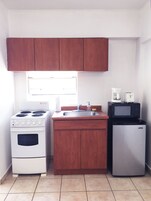 Apartamento | Cozinha privada | Um frigorífico, um micro-ondas, um forno, uma placa de cozinha 