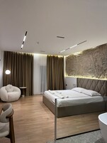 Suíte superluxo | 1 quarto, escrivaninha, cortinas blackout, ferros/tábuas de passar roupa