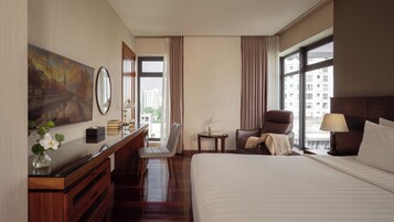 Roupas de cama antialérgicas, frigobar, cofres nos quartos, escrivaninha