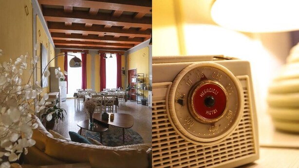 Um rádio antigo e um espaço interior acolhedor, com área de jantar e vigas de madeira no teto.