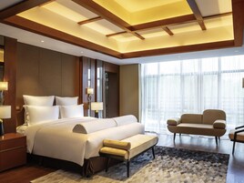 Suite Presidencial, 1 cama de casal, acessível, varanda | Roupa de alta qualidade, edredões de penas, camas de colchão pillowtop 