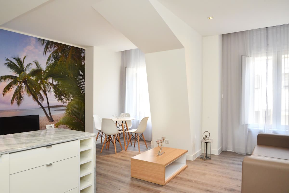 Apartamento, 1 quarto | Área de estar | TV LCD