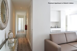 Apartamento Deluxe, 2 quartos (8.3.2) | Sala | Televisor LCD 