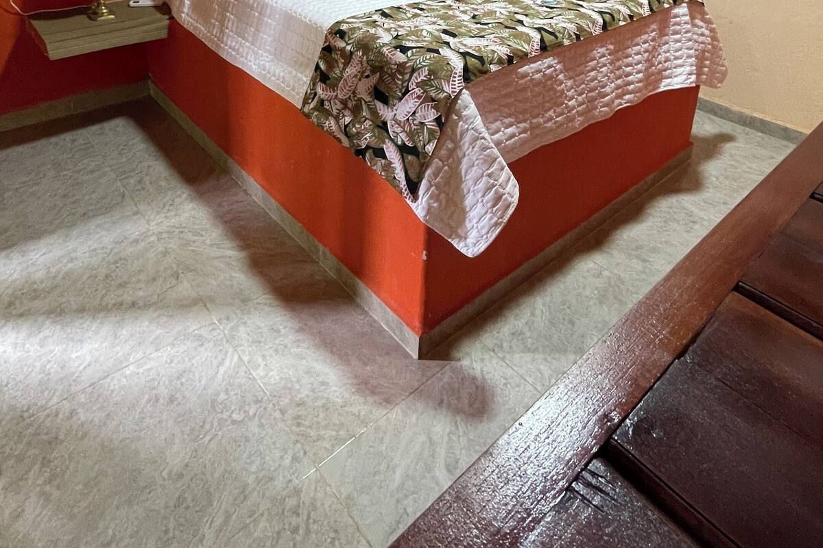 Quarto casal galeria | Edredons de pluma, escrivaninha, cortinas blackout, Wi-Fi de cortesia