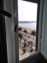 Apartamento Romântico, casa de banho privativa, vista para o mar | Vista do alojamento