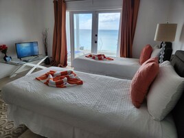 Quarto casal ou duplo standard, para não fumantes, vista para o oceano | Roupas de cama de algodão egípcio, edredons de pluma