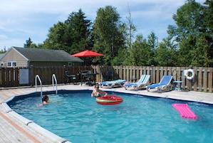 Piscina externa sazonal