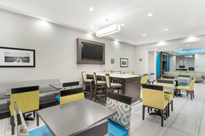 Pequeno-almoço tipo buffet diário incluído 