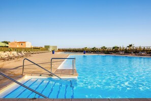 Piscina interior, piscina exterior 