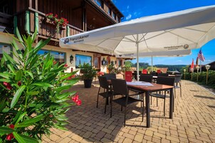 Quarto Duplo Premium, varanda, vista para o jardim | Terraço/pátio interior