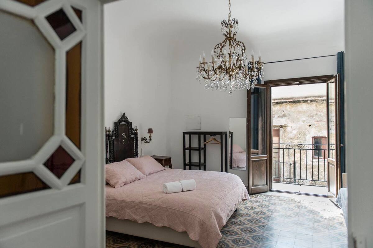 Quarto triplo superior | Frigobar, escrivaninha, cortinas blackout, quartos à prova de som