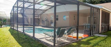 Vila família, piscina particular, no jardim | Vista para o jardim