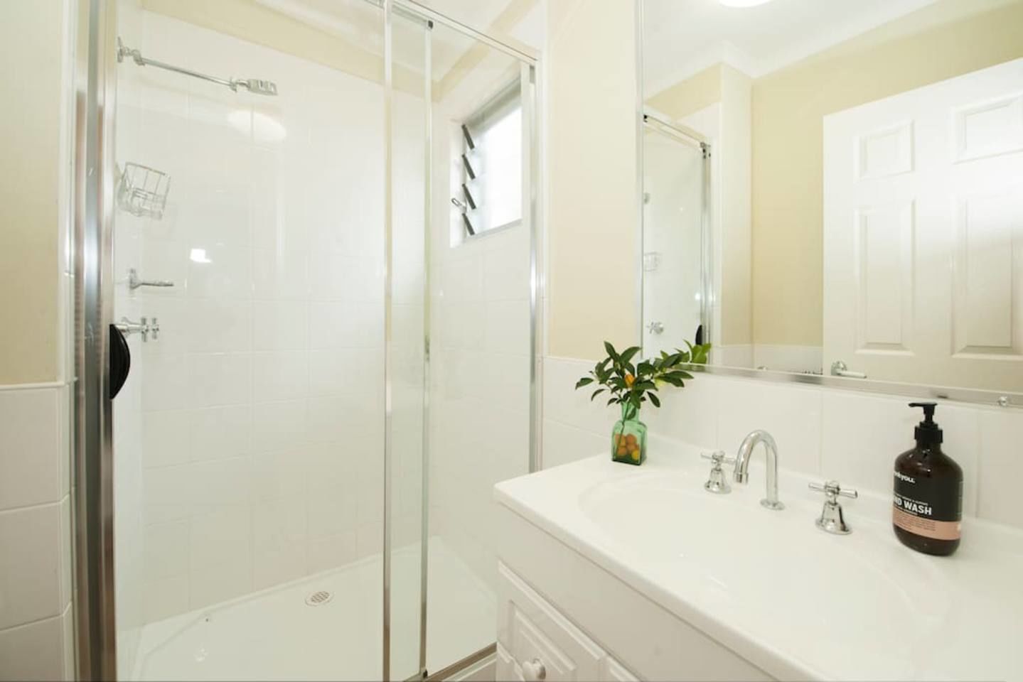 Casa de Campo de Luxo, 2 quartos (Cattleyard Cottage) | Casa de banho | Um secador de cabelo, chinelos, toalhas fornecidas 