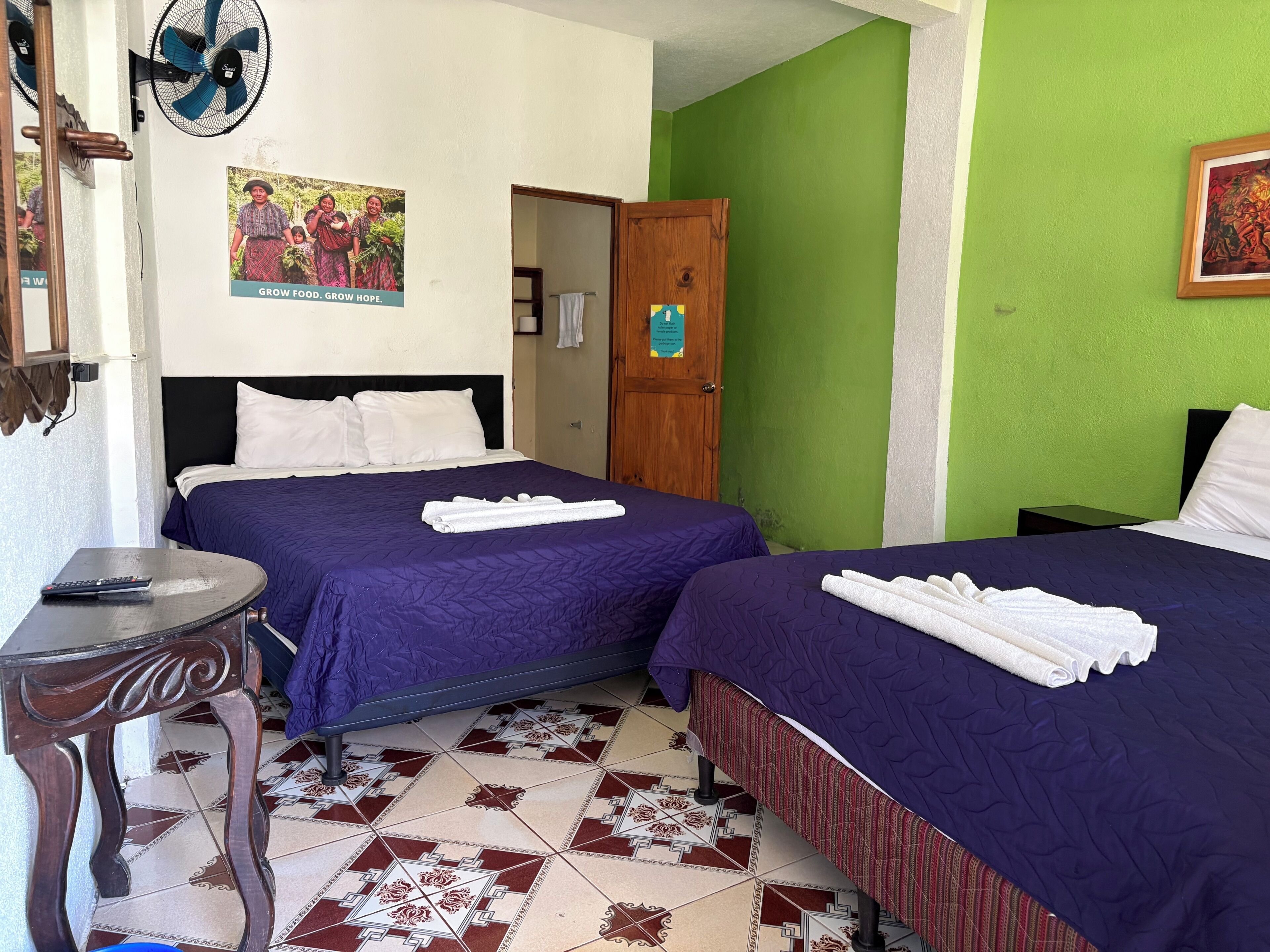 Secretária, camas desdobráveis/extra grátis, Wi-fi grátis 