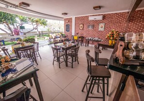 Pequeno-almoço tipo buffet diário incluído 