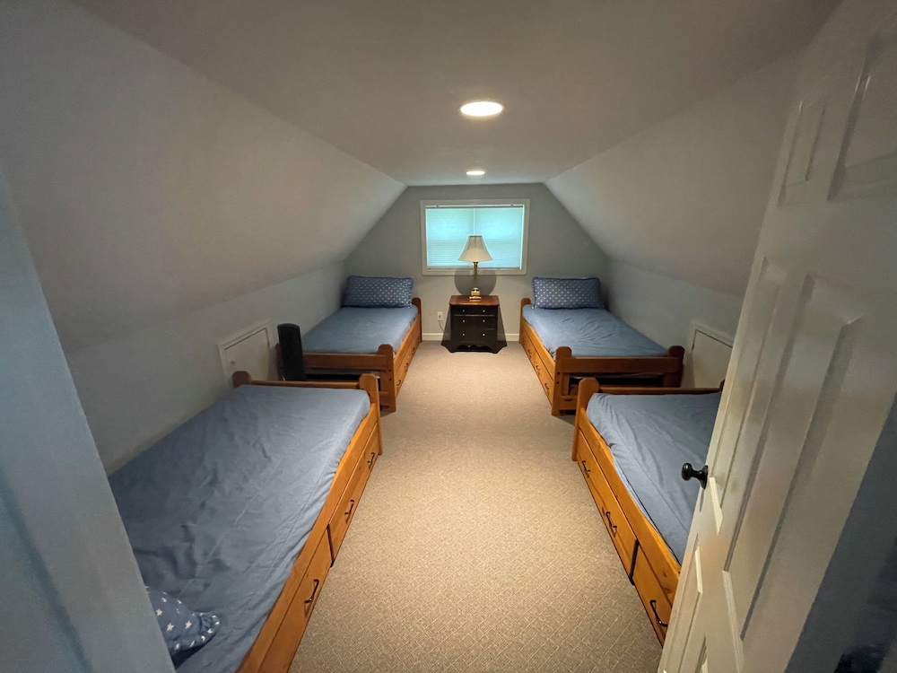 Amazing Beautiful Osterville, Cape Cod, Ma! Beach Pass, Fire Pit, Sleeps 10 - Barnstable, MA