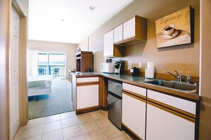 Um frigorífico, um micro-ondas 