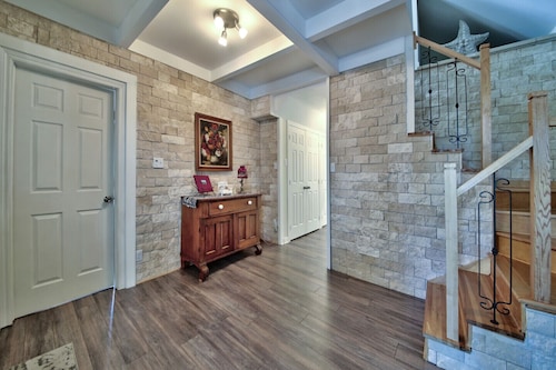 Cape Cod Cottage Près D'un Lac - Montréal, QC