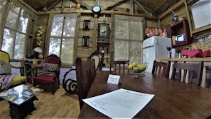 Quarto, várias camas, para não fumantes | Opções para refeição no quarto