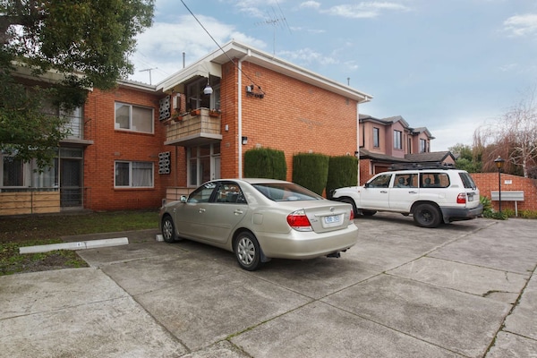 Balcony Retreat W\/50" Tv & Netflix! - Melbourne