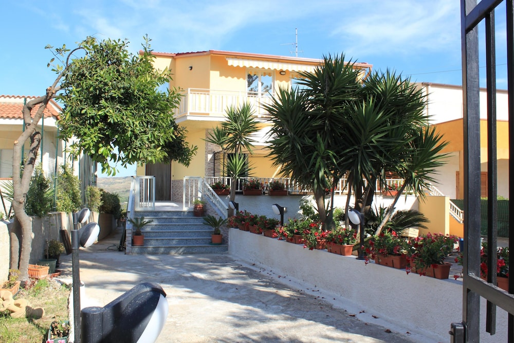 Villa Orchidea Vakantiehuis 170 M², 3 Slaapkamers, Zee, Ontspanning, Tuin, Parkeerplaats - Ribera