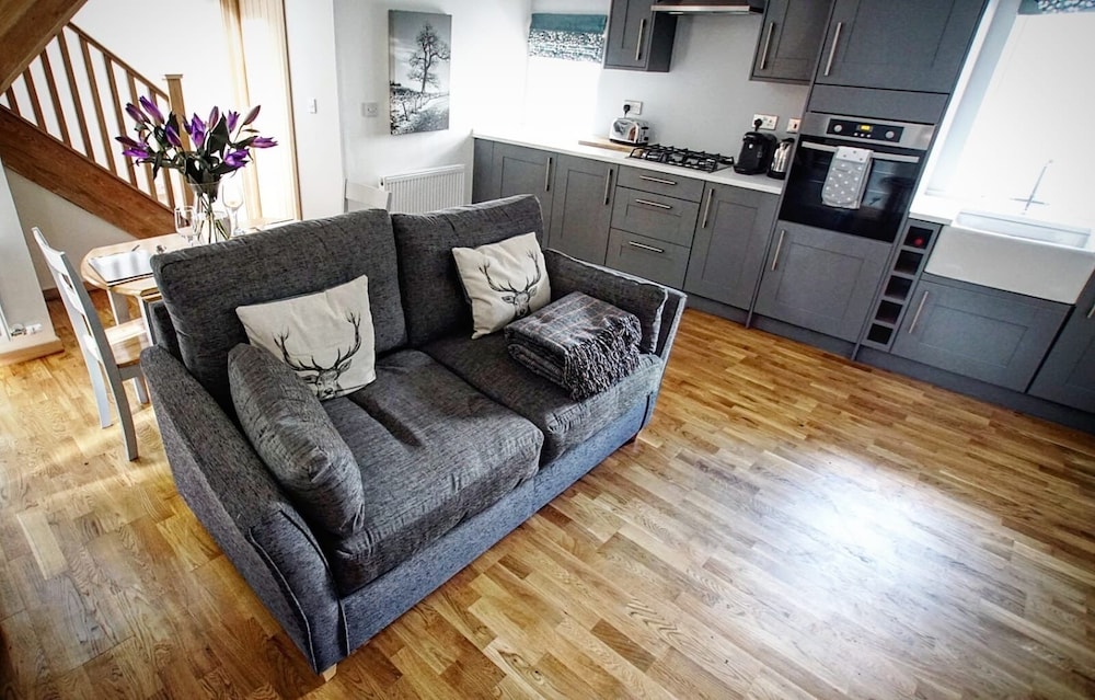 Charming Cottage With Private Hot Tub. 45 Minutes From Edinburgh. Sleeps 4 - Kinross