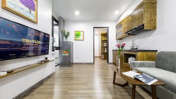 Apartamento standard, 1 quarto | Escrivaninha, espaço de trabalho para notebook, quartos à prova de som