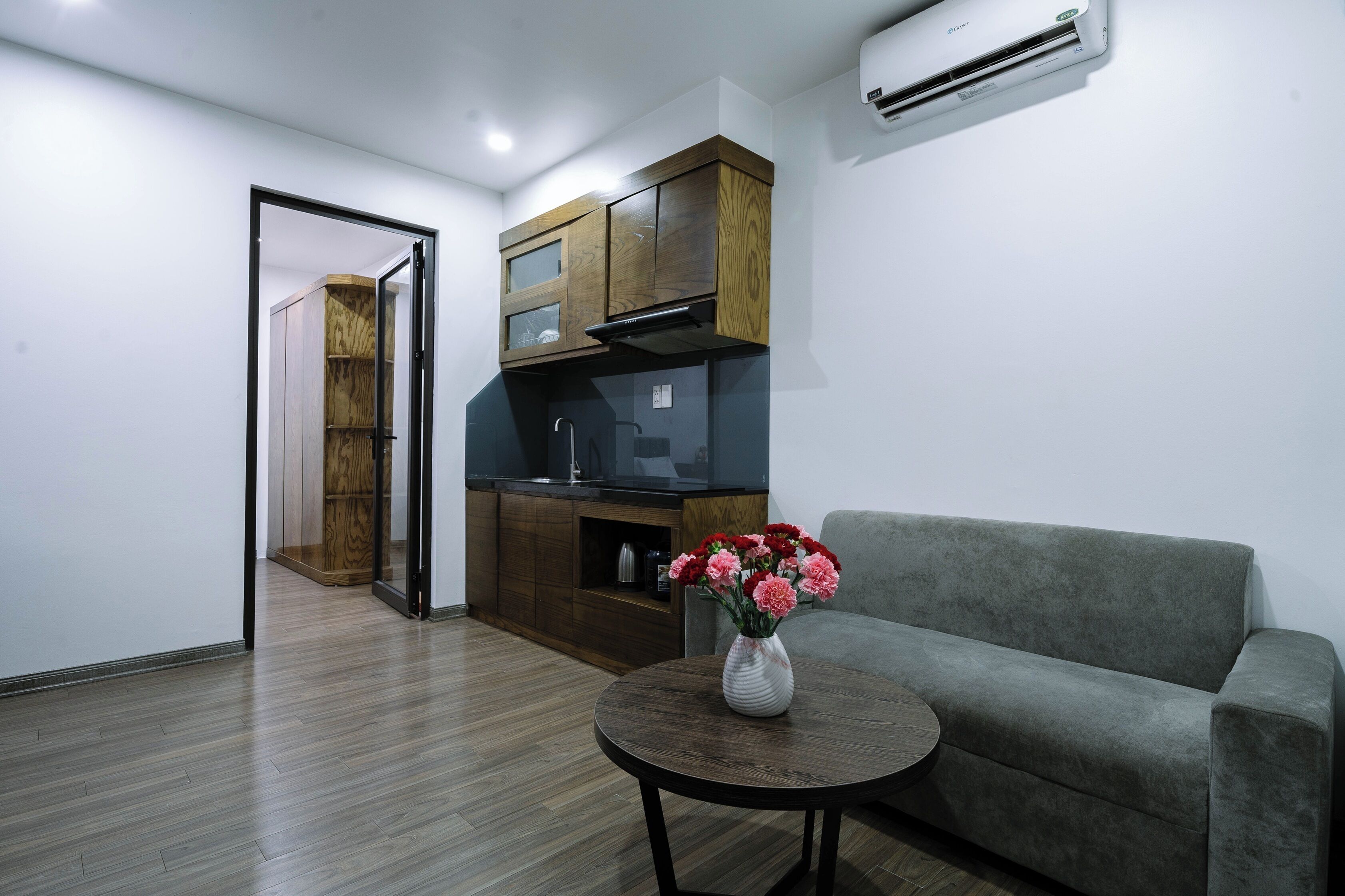 Apartamento Standard, 1 quarto | Cozinha privada | Um frigorífico, um micro-ondas, uma chaleira elétrica 