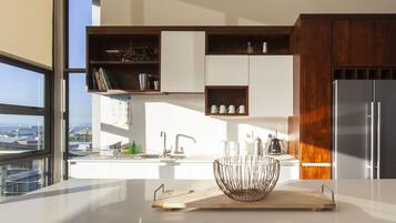 Cobertura superluxo, 3 quartos, para não fumantes | Cozinha privada | Geladeira, micro-ondas, fogão, cooktop