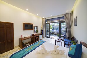 Quarto casal superior, vista para a piscina | Vista do quarto