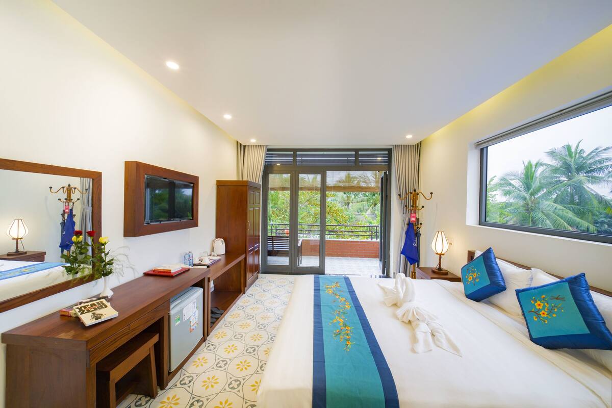 Quarto casal luxo, sacada, vista para o rio | Frigobar, cofres nos quartos, escrivaninha, quartos à prova de som